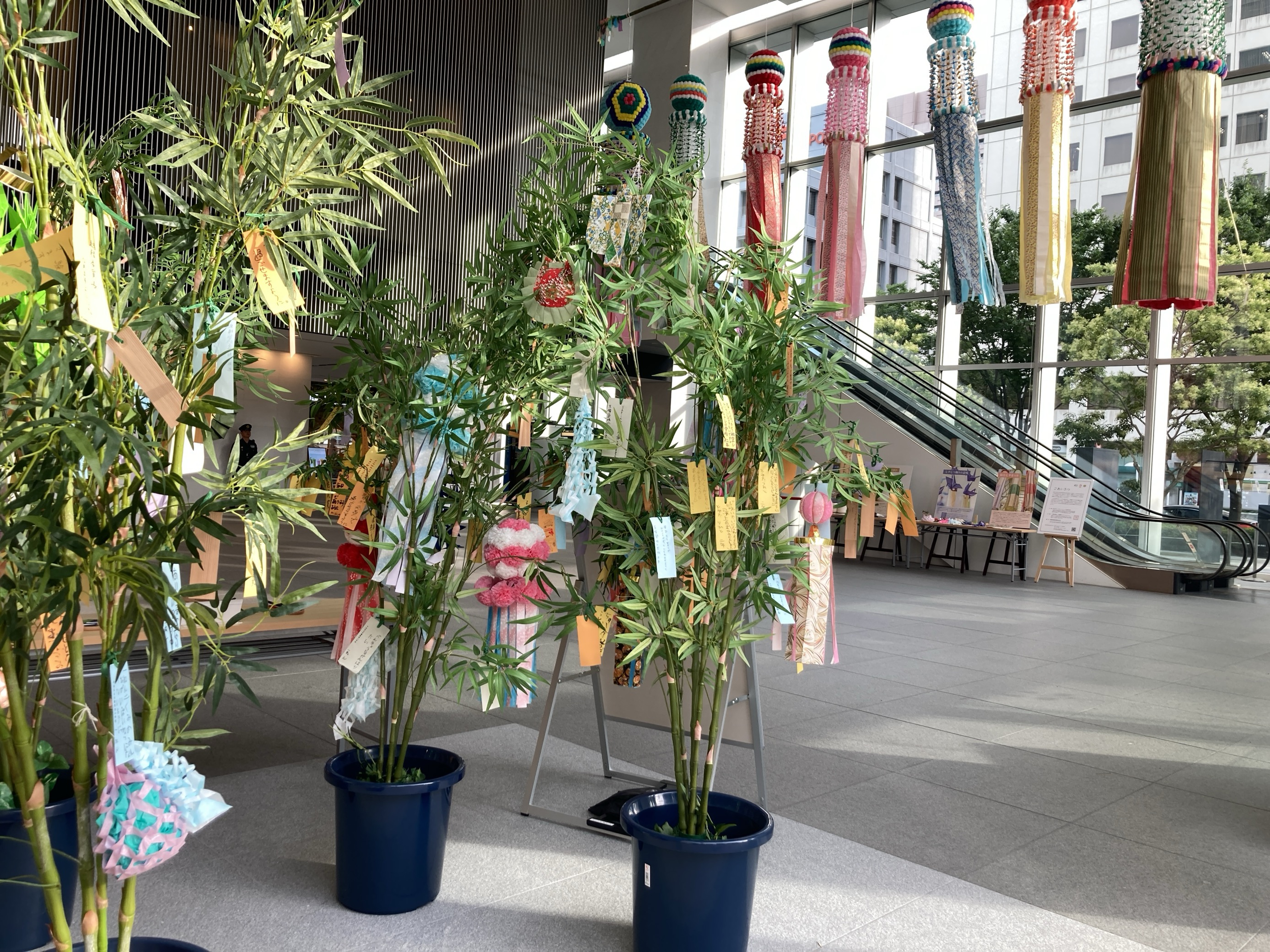 東京都中央区の銀座松竹スクエアで仙台七夕飾りを展示中です │ KPPグループ100周年記念サイト